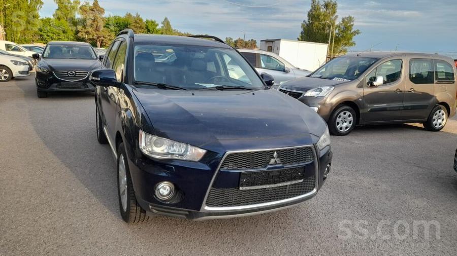 Blue Mitsubishi Outlander 2012 in Riga, with an engine capacity of 2.20 L and mileage of 212 thousand km for 6900 €, photo 3 on AUTOMOTO.COM.LV