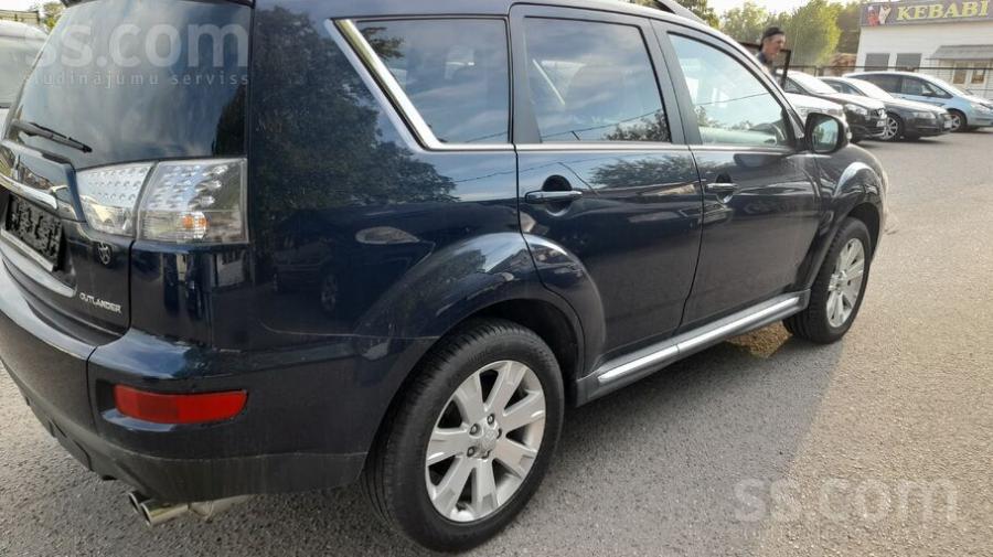 Blue Mitsubishi Outlander 2012 in Riga, with an engine capacity of 2.20 L and mileage of 212 thousand km for 6900 €, photo 10 on AUTOMOTO.COM.LV