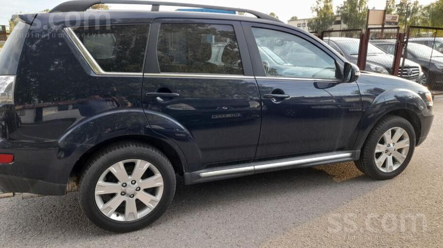 Blue Mitsubishi Outlander 2012 in Riga, with an engine capacity of 2.20 L and mileage of 212 thousand km for 6900 €, photo 11 on AUTOMOTO.COM.LV