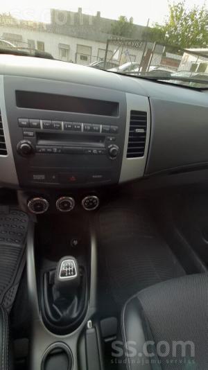 Blue Mitsubishi Outlander 2012 in Riga, with an engine capacity of 2.20 L and mileage of 212 thousand km for 6900 €, photo 15 on AUTOMOTO.COM.LV