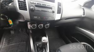 Blue Mitsubishi Outlander 2012 in Riga, with an engine capacity of 2.20 L and mileage of 212 thousand km for 6900 €, photo 19 on AUTOMOTO.COM.LV