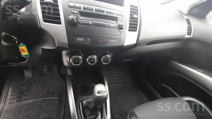 Blue Mitsubishi Outlander 2012 in Riga, with an engine capacity of 2.20 L and mileage of 212 thousand km for 6900 €, photo 19 on AUTOMOTO.COM.LV
