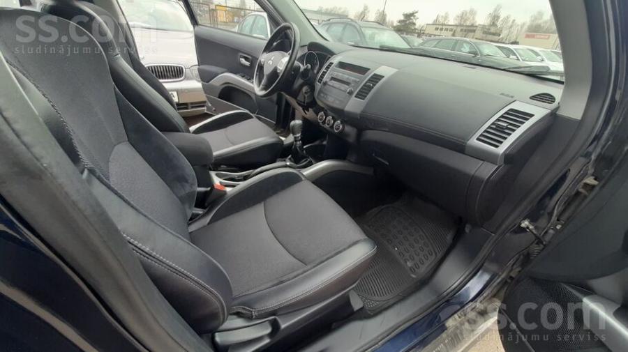 Blue Mitsubishi Outlander 2012 in Riga, with an engine capacity of 2.20 L and mileage of 212 thousand km for 6900 €, photo 21 on AUTOMOTO.COM.LV