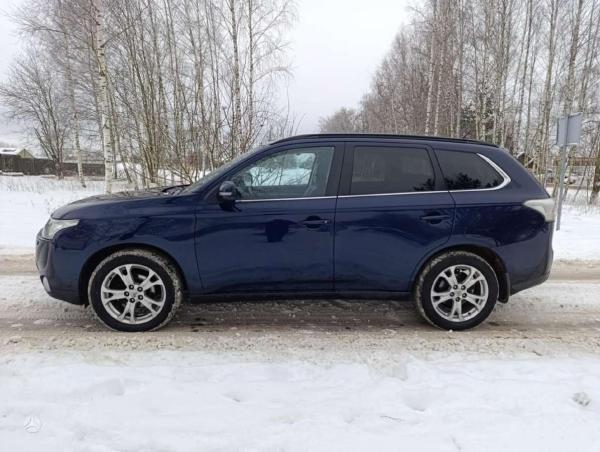 Blue Mitsubishi Outlander 2013 in Vilnius, with an engine capacity of 2.20 L and mileage of 378 thousand km for 4300 €, photo 2 on AUTOMOTO.COM.LV