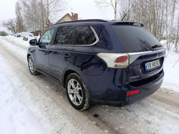 Blue Mitsubishi Outlander 2013 in Vilnius, with an engine capacity of 2.20 L and mileage of 378 thousand km for 4300 €, photo 4 on AUTOMOTO.COM.LV