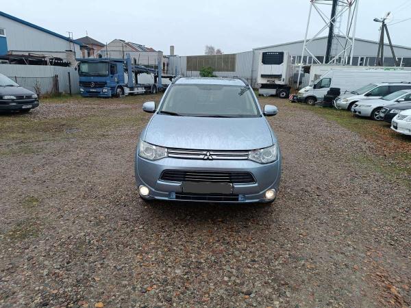 Blue Mitsubishi Outlander 2013 in Marijampole, with an engine capacity of 2.00 L and mileage of 226 thousand km for 6500 €, photo 1 on AUTOMOTO.COM.LV