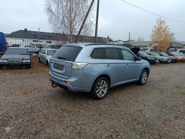 Blue Mitsubishi Outlander 2013 in Marijampole, with an engine capacity of 2.00 L and mileage of 226 thousand km for 6500 €, photo 4 on AUTOMOTO.COM.LV
