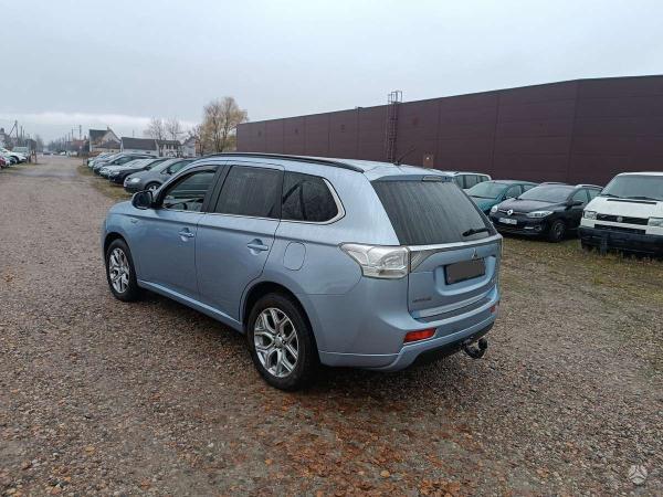 Blue Mitsubishi Outlander 2013 in Marijampole, with an engine capacity of 2.00 L and mileage of 226 thousand km for 6500 €, photo 5 on AUTOMOTO.COM.LV