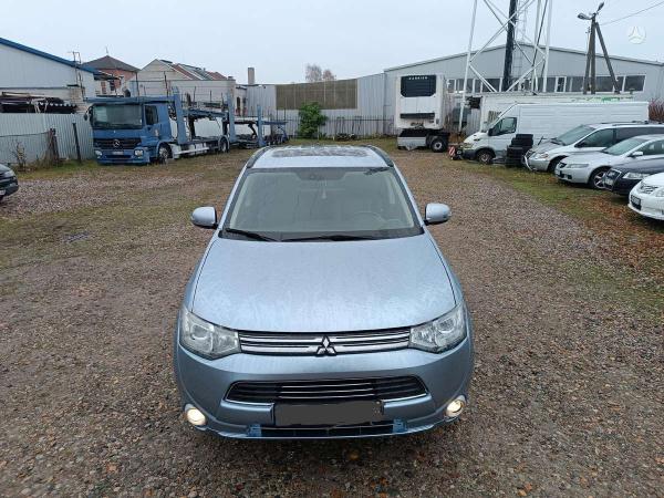 Blue Mitsubishi Outlander 2013 in Marijampole, with an engine capacity of 2.00 L and mileage of 226 thousand km for 6500 €, photo 10 on AUTOMOTO.COM.LV