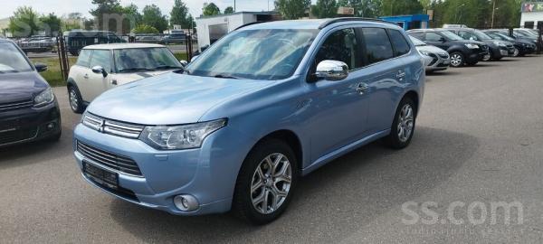 Zils Mitsubishi Outlander 2013 Rīga, ar dzinēja tilpumu 2.00 L un nobraukumu 0 tūkst. km par 8490 €, foto 1 vietnē AUTOMOTO.COM.LV