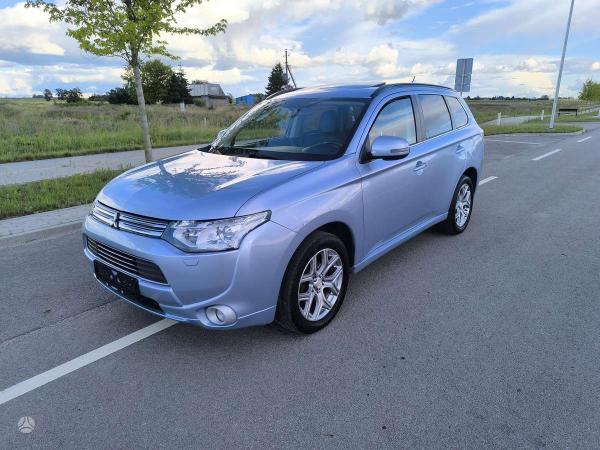 Blue Mitsubishi Outlander 2013 in Marijampole, with an engine capacity of 2.00 L and mileage of 298 thousand km for 6550 €, photo 1 on AUTOMOTO.COM.LV