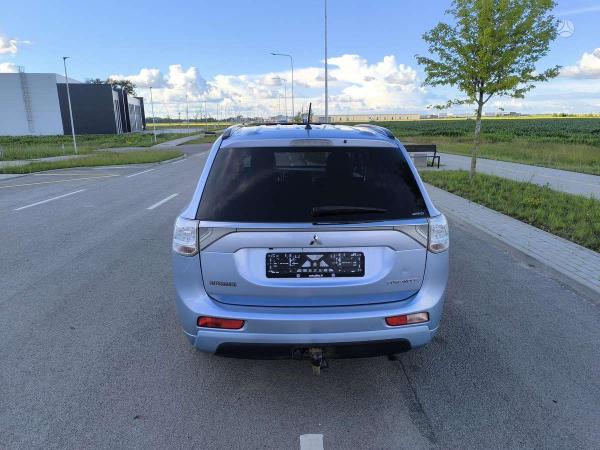 Blue Mitsubishi Outlander 2013 in Marijampole, with an engine capacity of 2.00 L and mileage of 298 thousand km for 6550 €, photo 4 on AUTOMOTO.COM.LV