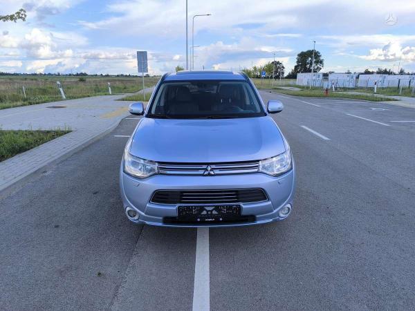 Blue Mitsubishi Outlander 2013 in Marijampole, with an engine capacity of 2.00 L and mileage of 298 thousand km for 6550 €, photo 8 on AUTOMOTO.COM.LV