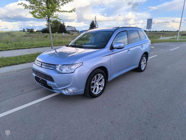 Blue Mitsubishi Outlander 2013 in Marijampole, with an engine capacity of 2.00 L and mileage of 298 thousand km for 6550 €, photo 9 on AUTOMOTO.COM.LV