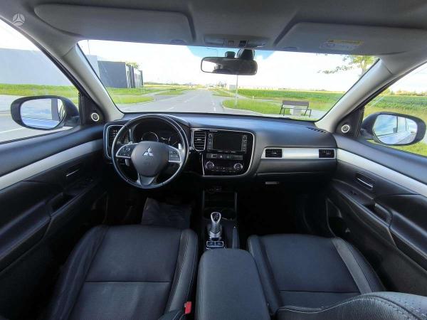 Blue Mitsubishi Outlander 2013 in Marijampole, with an engine capacity of 2.00 L and mileage of 298 thousand km for 6550 €, photo 10 on AUTOMOTO.COM.LV