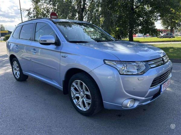 Zils Mitsubishi Outlander 2013 Tauragė, ar dzinēja tilpumu 2.00 L un nobraukumu 197 tūkst. km par 10300 €, foto 3 vietnē AUTOMOTO.COM.LV