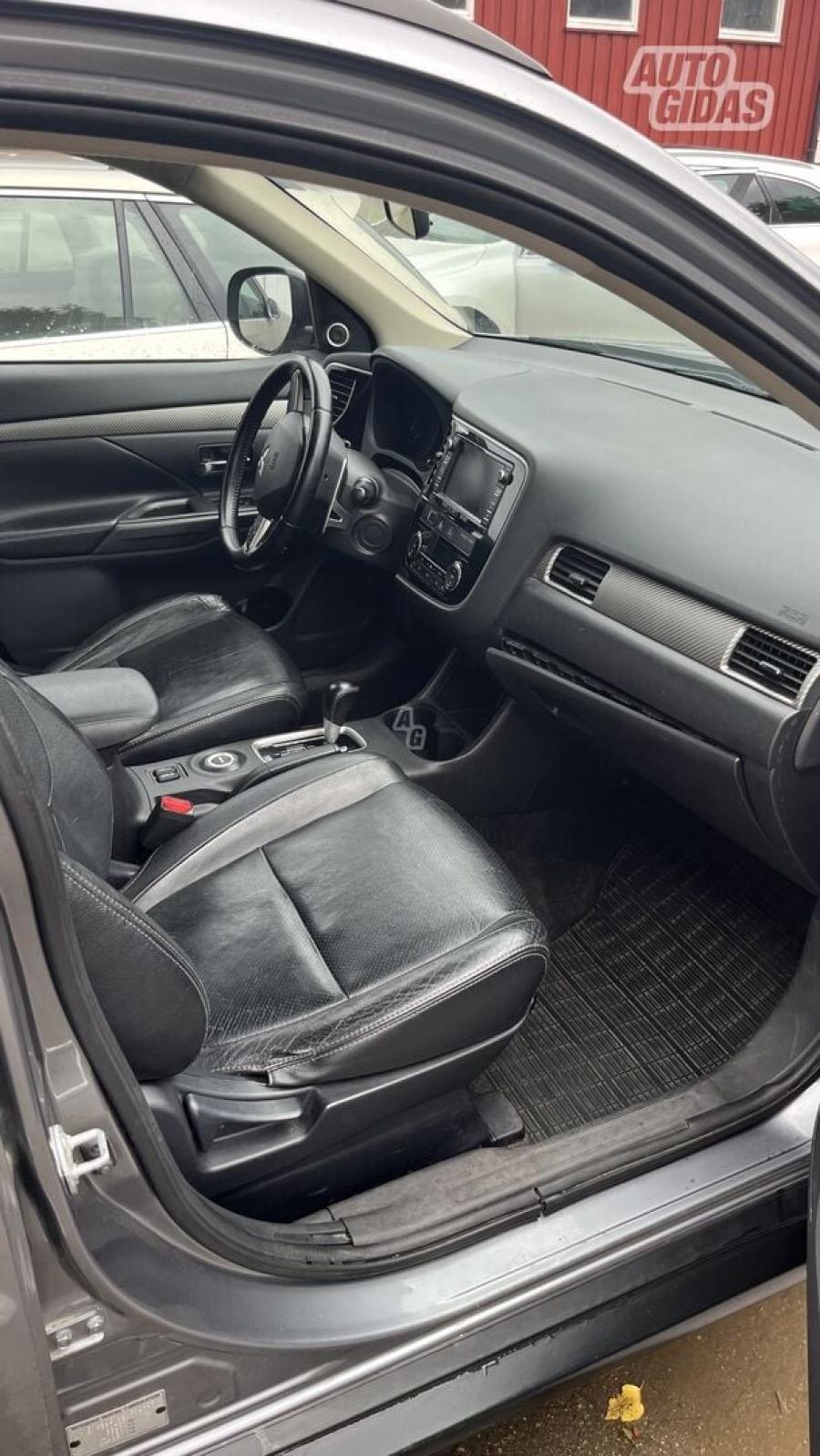 Blue Mitsubishi Outlander 2013 in Kaunas, with an engine capacity of 2.00 L and mileage of 292 thousand km for 3200 €, photo 5 on AUTOMOTO.COM.LV