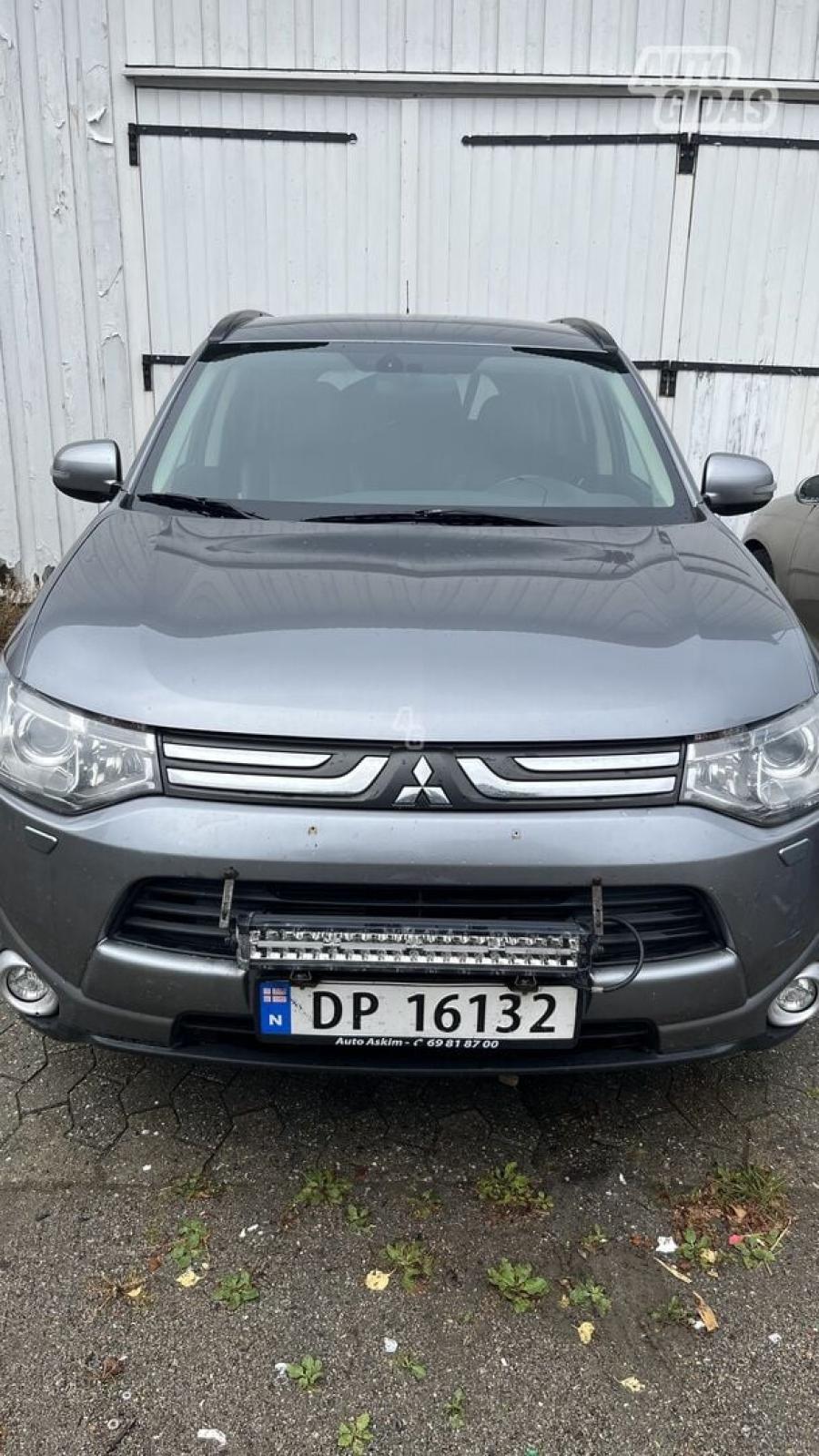 Blue Mitsubishi Outlander 2013 in Kaunas, with an engine capacity of 2.00 L and mileage of 292 thousand km for 3200 €, photo 6 on AUTOMOTO.COM.LV