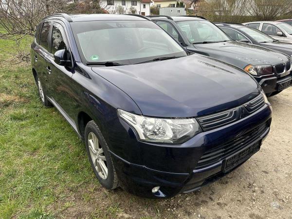 Blue Mitsubishi Outlander 2013 in Prienai, with an engine capacity of 2.30 L and mileage of 225 thousand km for 3150 €, photo 1 on AUTOMOTO.COM.LV