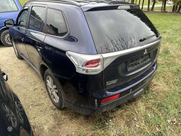 Blue Mitsubishi Outlander 2013 in Prienai, with an engine capacity of 2.30 L and mileage of 225 thousand km for 3150 €, photo 4 on AUTOMOTO.COM.LV