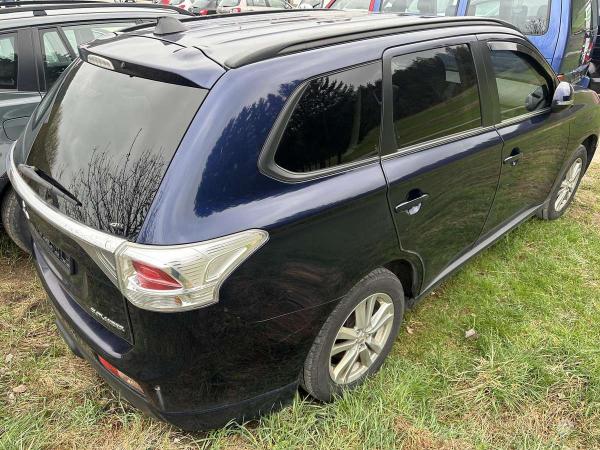 Blue Mitsubishi Outlander 2013 in Prienai, with an engine capacity of 2.30 L and mileage of 225 thousand km for 3150 €, photo 5 on AUTOMOTO.COM.LV