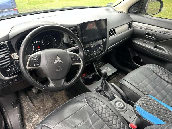 Blue Mitsubishi Outlander 2013 in Prienai, with an engine capacity of 2.30 L and mileage of 225 thousand km for 3150 €, photo 6 on AUTOMOTO.COM.LV