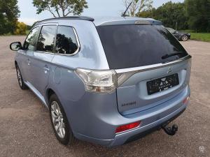 Blue Mitsubishi Outlander 2013 in Kaunas, with an engine capacity of 2.00 L and mileage of 301 thousand km for 6100 €, photo 7 on AUTOMOTO.COM.LV
