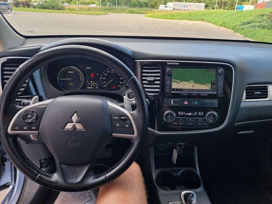 Blue Mitsubishi Outlander 2013 in Kaunas, with an engine capacity of 2.00 L and mileage of 301 thousand km for 6100 €, photo 11 on AUTOMOTO.COM.LV