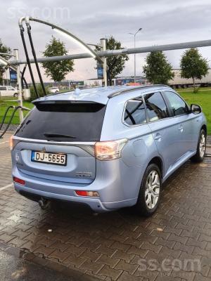 Zils Mitsubishi Outlander 2013 Rīga, ar dzinēja tilpumu 2.00 L un nobraukumu 258 tūkst. km par 9200 €, foto 6 vietnē AUTOMOTO.COM.LV