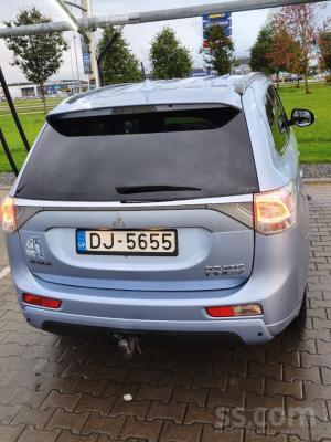 Zils Mitsubishi Outlander 2013 Rīga, ar dzinēja tilpumu 2.00 L un nobraukumu 258 tūkst. km par 9200 €, foto 7 vietnē AUTOMOTO.COM.LV