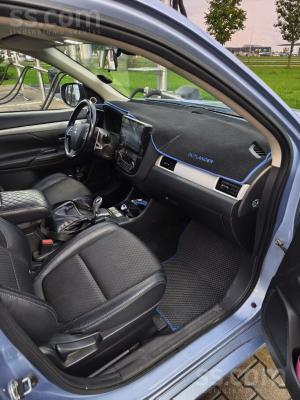 Zils Mitsubishi Outlander 2013 Rīga, ar dzinēja tilpumu 2.00 L un nobraukumu 258 tūkst. km par 9200 €, foto 10 vietnē AUTOMOTO.COM.LV