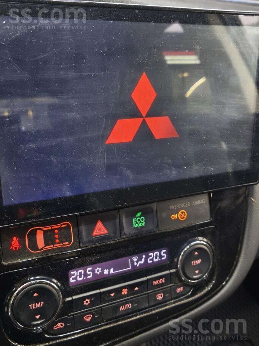 Zils Mitsubishi Outlander 2013 Rīga, ar dzinēja tilpumu 2.00 L un nobraukumu 258 tūkst. km par 9200 €, foto 12 vietnē AUTOMOTO.COM.LV