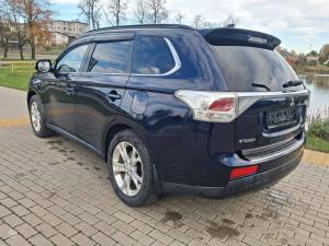 Blue Mitsubishi Outlander 2013 in Raseiniai, with an engine capacity of 2.27 L and mileage of 275 thousand km for 4900 €, photo 7 on AUTOMOTO.COM.LV