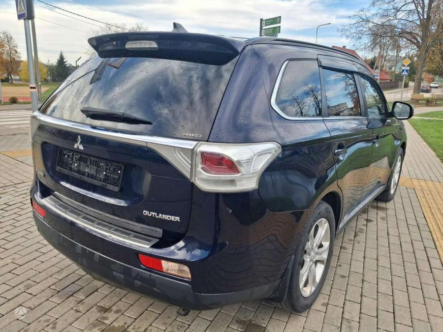 Blue Mitsubishi Outlander 2013 in Raseiniai, with an engine capacity of 2.27 L and mileage of 275 thousand km for 4900 €, photo 10 on AUTOMOTO.COM.LV