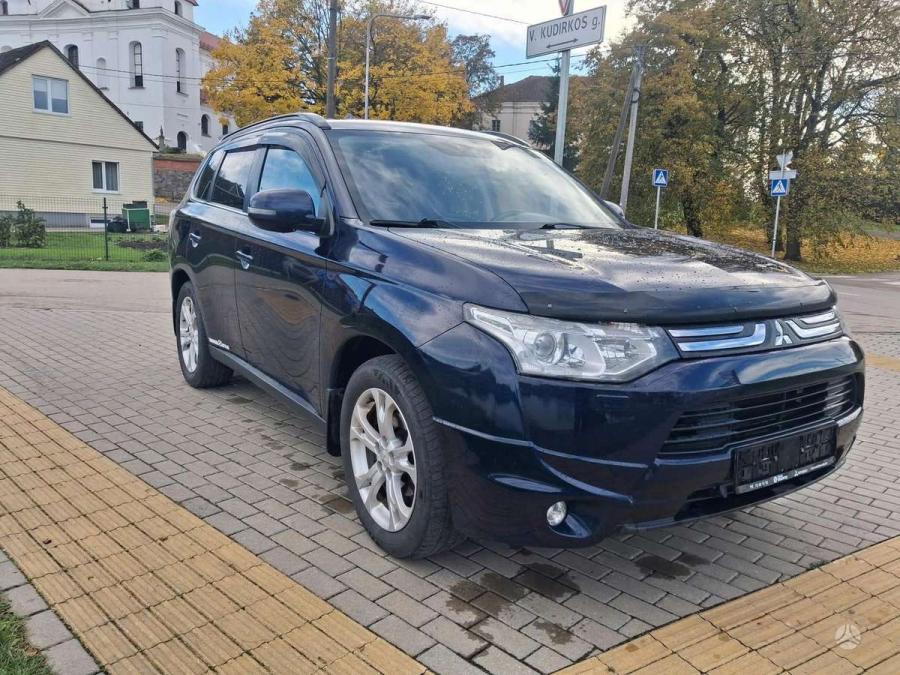 Blue Mitsubishi Outlander 2013 in Raseiniai, with an engine capacity of 2.27 L and mileage of 275 thousand km for 4900 €, photo 13 on AUTOMOTO.COM.LV