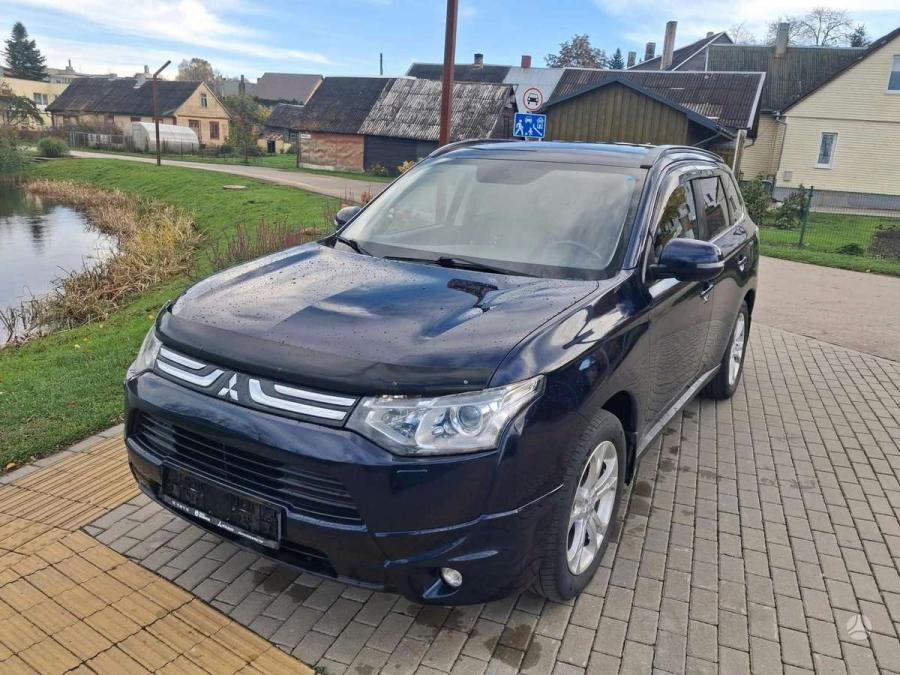 Blue Mitsubishi Outlander 2013 in Raseiniai, with an engine capacity of 2.27 L and mileage of 275 thousand km for 4900 €, photo 15 on AUTOMOTO.COM.LV