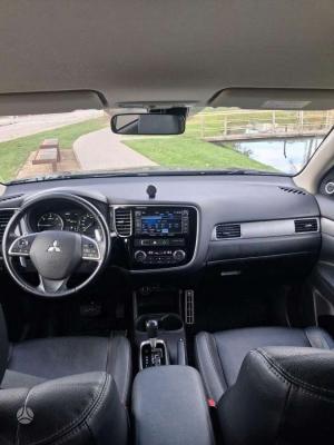 Blue Mitsubishi Outlander 2013 in Raseiniai, with an engine capacity of 2.27 L and mileage of 275 thousand km for 4900 €, photo 17 on AUTOMOTO.COM.LV