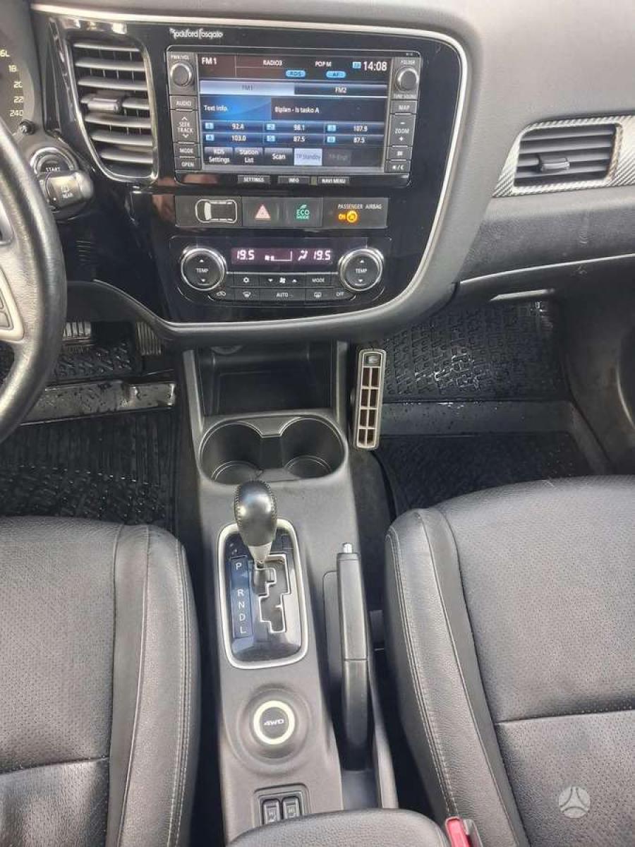 Blue Mitsubishi Outlander 2013 in Raseiniai, with an engine capacity of 2.27 L and mileage of 275 thousand km for 4900 €, photo 18 on AUTOMOTO.COM.LV