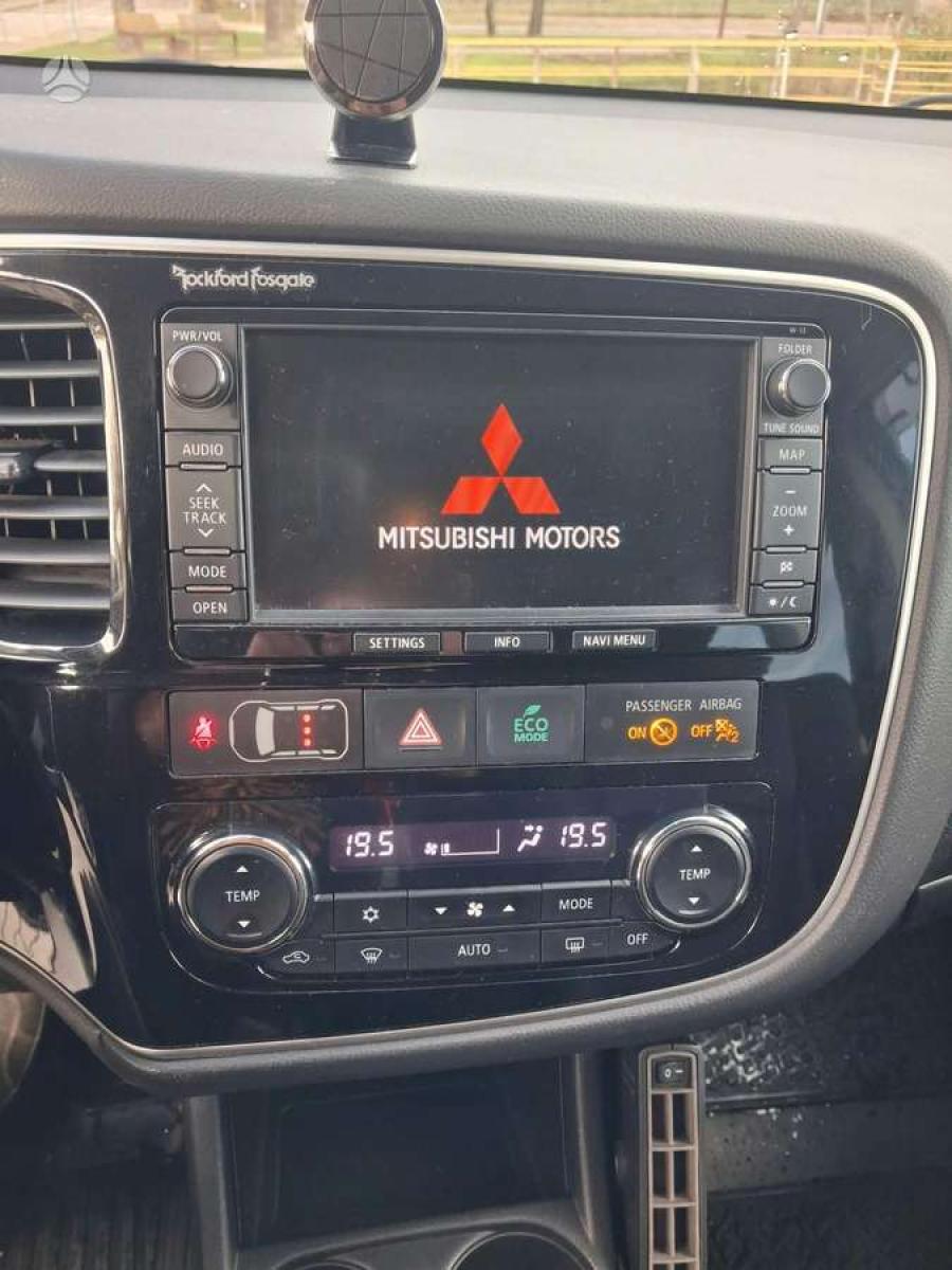 Blue Mitsubishi Outlander 2013 in Raseiniai, with an engine capacity of 2.27 L and mileage of 275 thousand km for 4900 €, photo 22 on AUTOMOTO.COM.LV