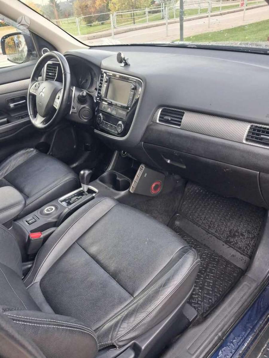 Blue Mitsubishi Outlander 2013 in Raseiniai, with an engine capacity of 2.27 L and mileage of 275 thousand km for 4900 €, photo 25 on AUTOMOTO.COM.LV