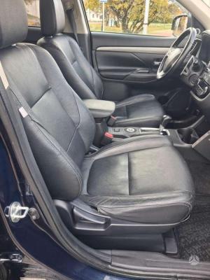 Blue Mitsubishi Outlander 2013 in Raseiniai, with an engine capacity of 2.27 L and mileage of 275 thousand km for 4900 €, photo 26 on AUTOMOTO.COM.LV
