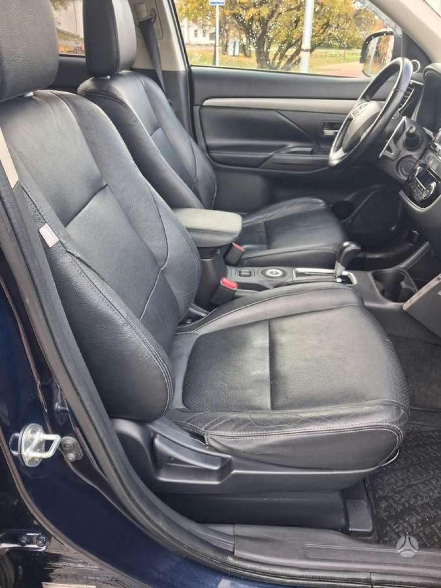 Blue Mitsubishi Outlander 2013 in Raseiniai, with an engine capacity of 2.27 L and mileage of 275 thousand km for 4900 €, photo 26 on AUTOMOTO.COM.LV