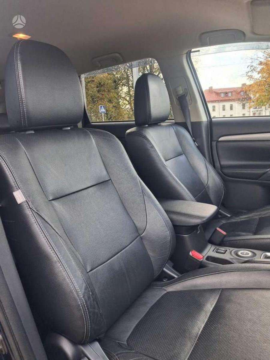 Blue Mitsubishi Outlander 2013 in Raseiniai, with an engine capacity of 2.27 L and mileage of 275 thousand km for 4900 €, photo 27 on AUTOMOTO.COM.LV