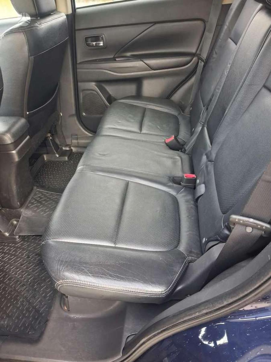 Blue Mitsubishi Outlander 2013 in Raseiniai, with an engine capacity of 2.27 L and mileage of 275 thousand km for 4900 €, photo 30 on AUTOMOTO.COM.LV