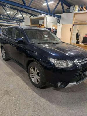 Blue Mitsubishi Outlander 2014 in Raseiniai, with an engine capacity of 2.00 L and mileage of 189 thousand km for 7400 €, photo 3 on AUTOMOTO.COM.LV