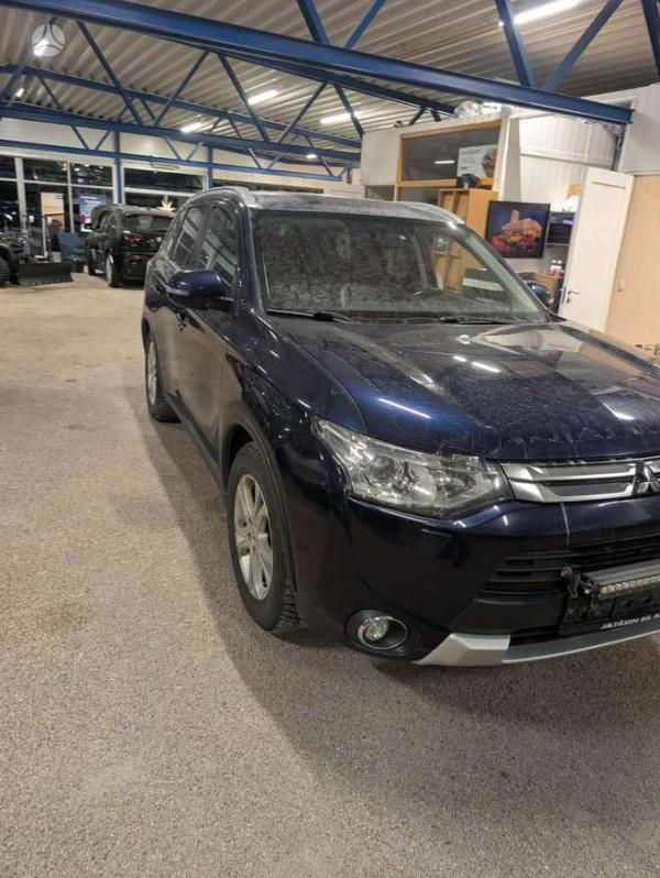 Blue Mitsubishi Outlander 2014 in Raseiniai, with an engine capacity of 2.00 L and mileage of 189 thousand km for 7400 €, photo 6 on AUTOMOTO.COM.LV
