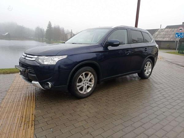 Blue Mitsubishi Outlander 2014 in Raseiniai, with an engine capacity of 2.00 L and mileage of 189 thousand km for 7400 €, photo 7 on AUTOMOTO.COM.LV