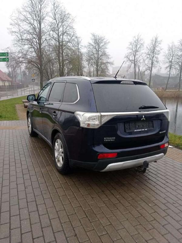 Blue Mitsubishi Outlander 2014 in Raseiniai, with an engine capacity of 2.00 L and mileage of 189 thousand km for 7400 €, photo 9 on AUTOMOTO.COM.LV
