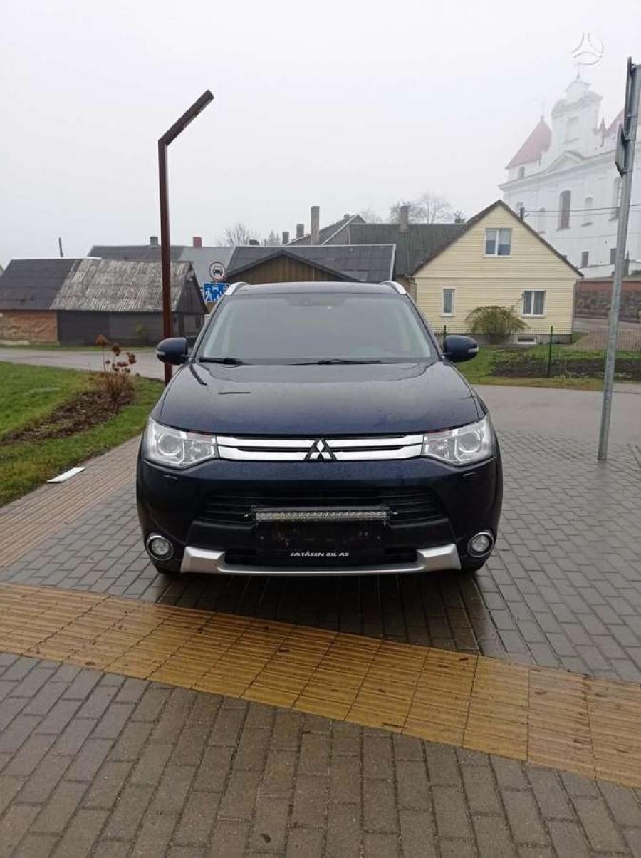 Blue Mitsubishi Outlander 2014 in Raseiniai, with an engine capacity of 2.00 L and mileage of 189 thousand km for 7400 €, photo 14 on AUTOMOTO.COM.LV