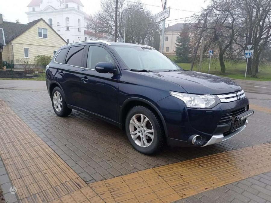 Blue Mitsubishi Outlander 2014 in Raseiniai, with an engine capacity of 2.00 L and mileage of 189 thousand km for 7400 €, photo 15 on AUTOMOTO.COM.LV